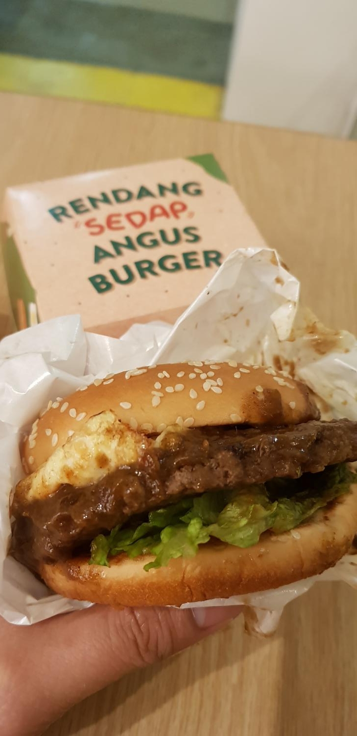 Rendang "Sedap" Angus Burger at Mc Donald's - Halal Tag Singapore